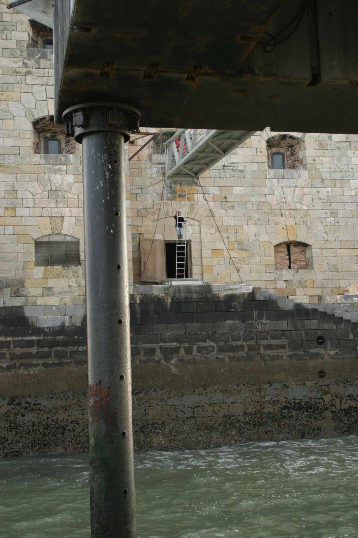 Photo : - Archive - Fort Boyard le 16 avril 2003. © Frédéric Piau ...