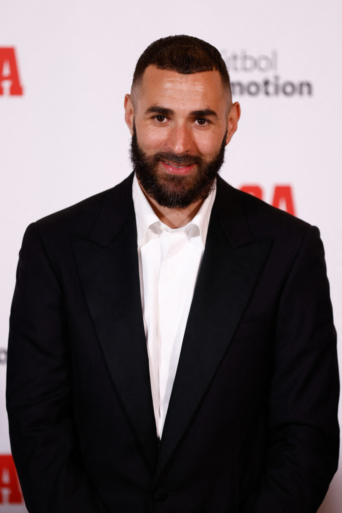 Photo : Karim Benzema reçoit le prix Marca Leyenda au Casino de Madrid ...