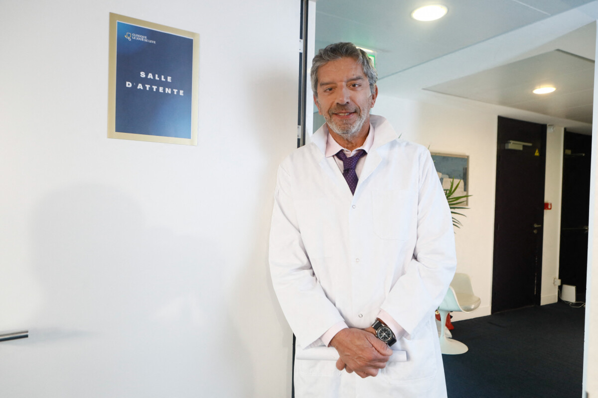 Photo Exclusif Michel Cymès Jour 11 Sketch La Chirurgie