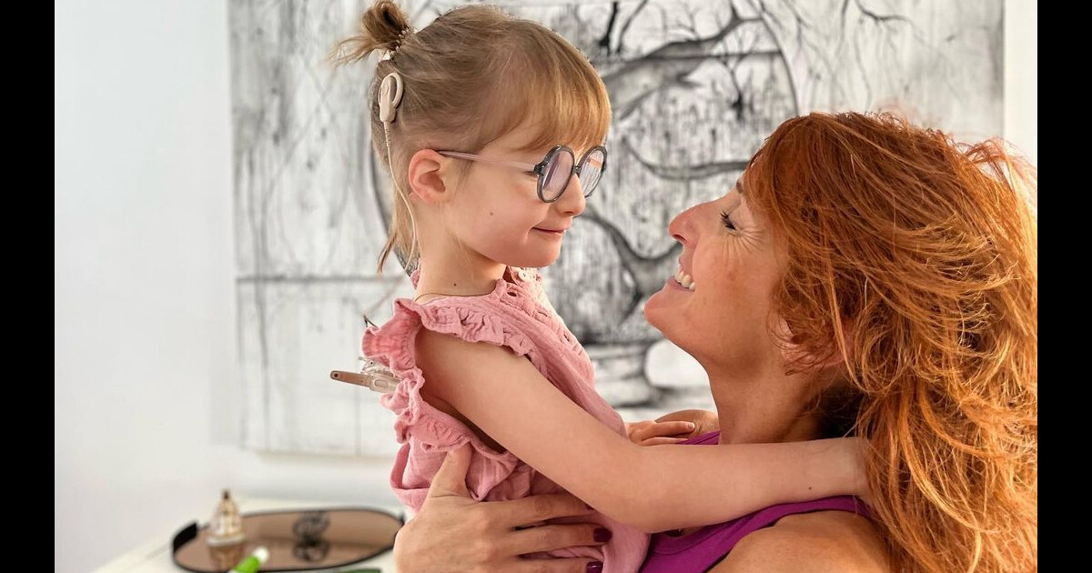 "Tant de différences..." : Anne-Claire Moser maman de deux filles, ses ...