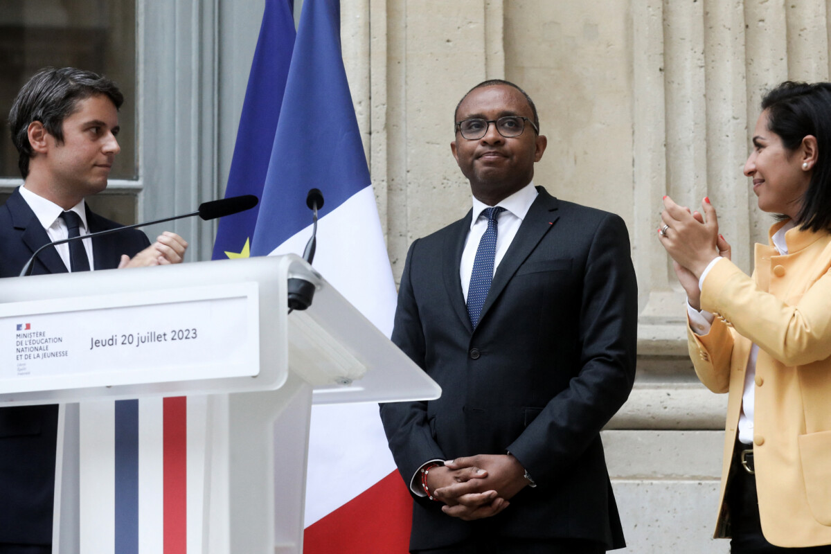 Photo Passation De Pouvoir Entre Le Ministre Sortant De Léducation Pap Ndiaye Et Gabriel