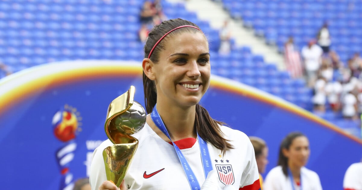 Coupe du monde féminine : Mariage d'Alex Morgan, robe courte et smoking, la footballeuse a ...