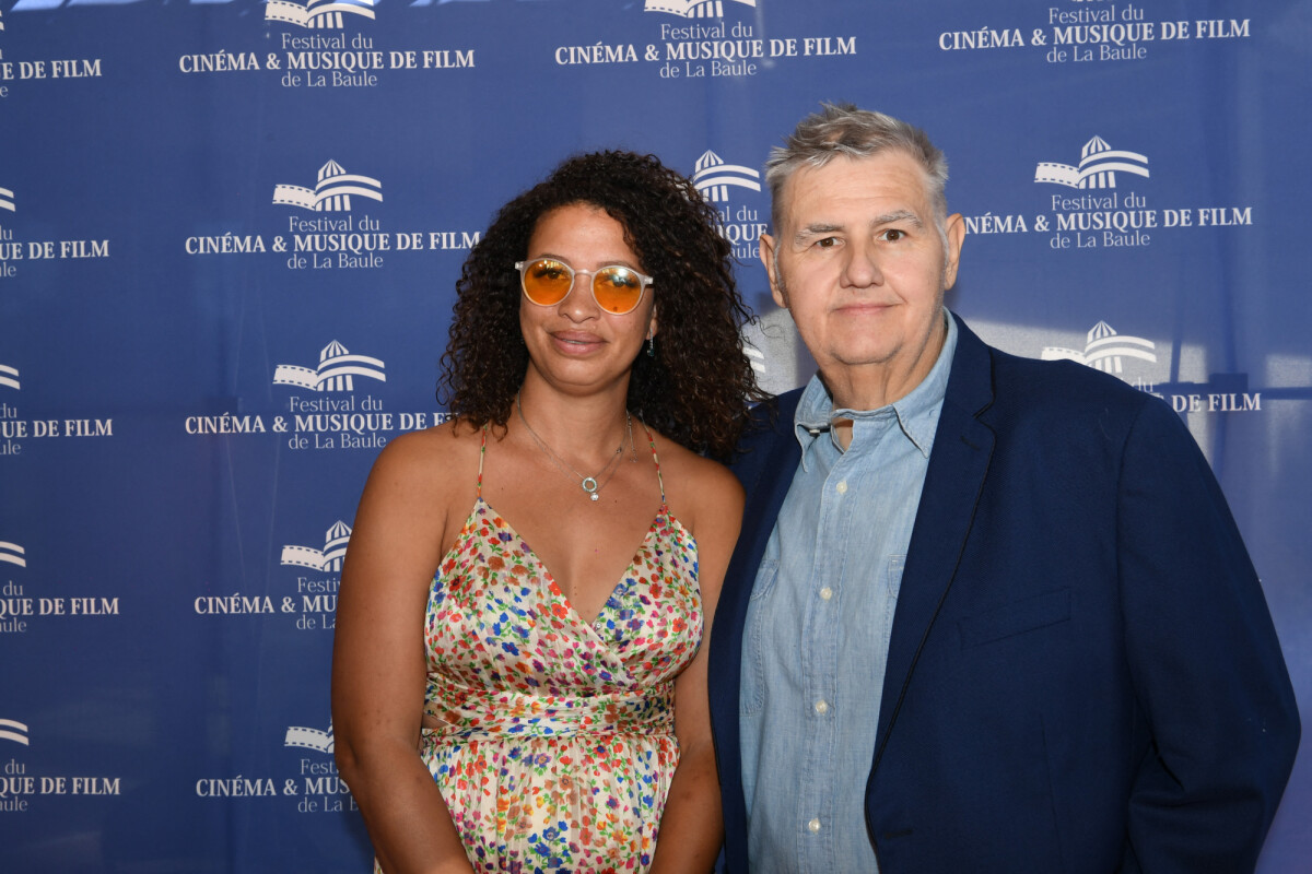 Photo : Pierre Ménès et sa femme Mélissa - Photocall de la cérémonie de ...