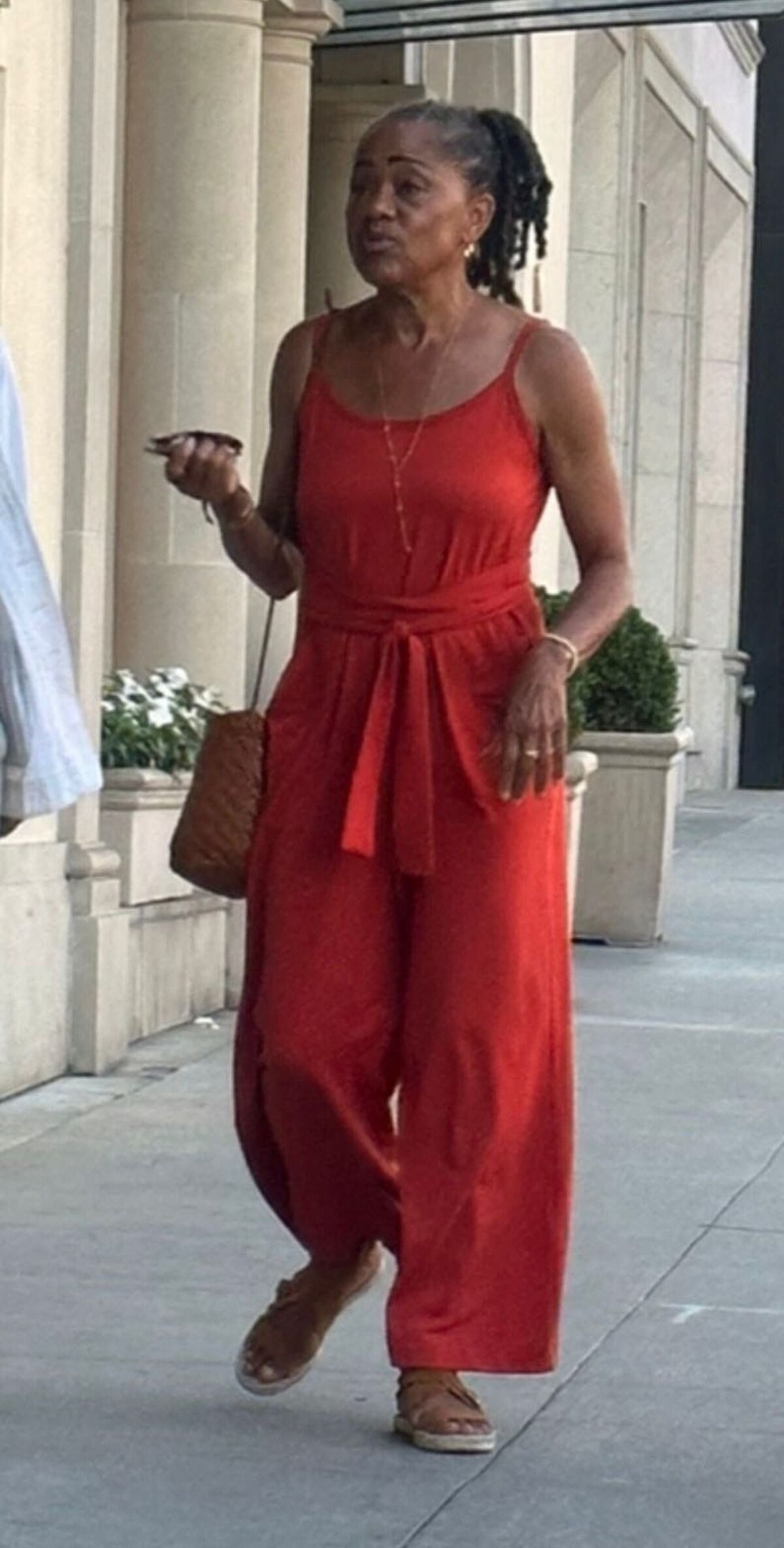 Photo : Doria Ragland, la mère de Meghan Markle, fait du shopping à Los ...
