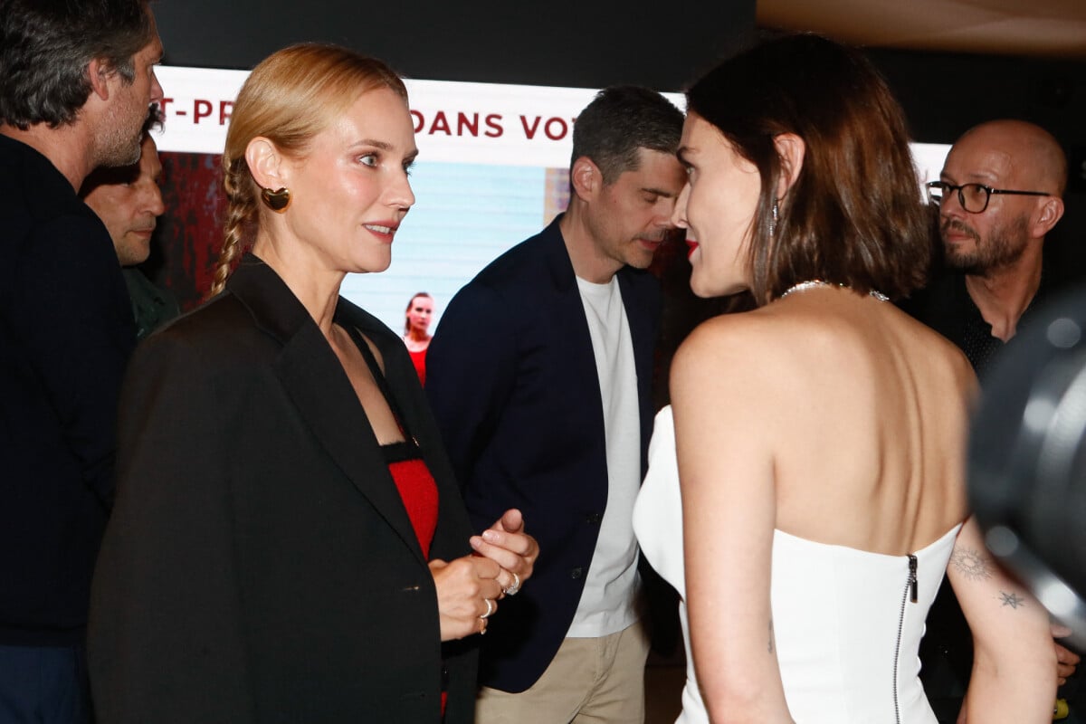 Photo : L'actrice a retrouvé pour l'occasion ses partenaires de jeu ...