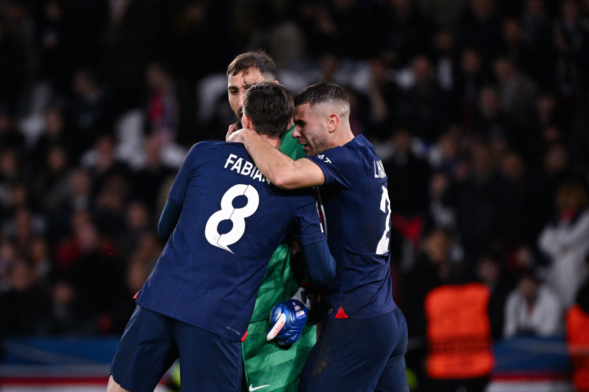 Photo : Attitude - Joie de Fabián Ruiz ( 8 - PSG ) - Gianluigi Donnarumma ( 99 - PSG ) - Lucas ...