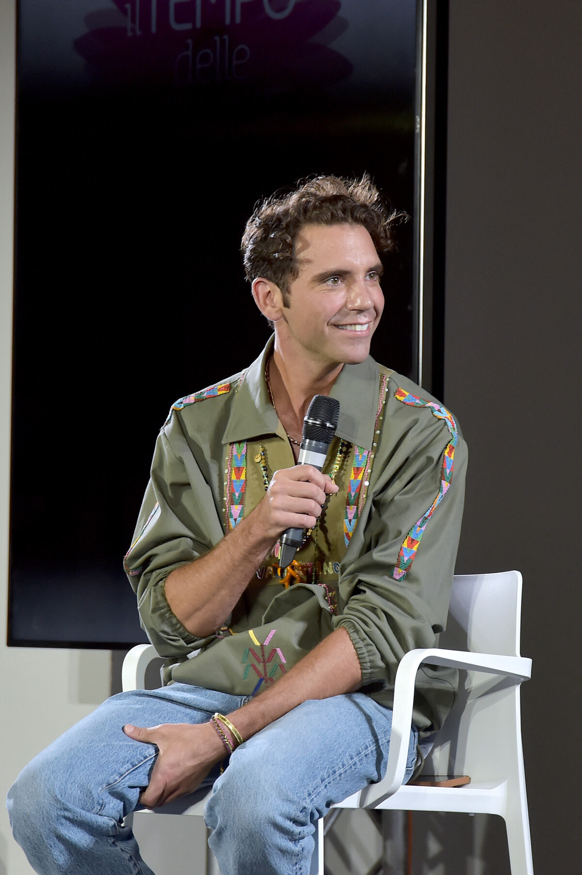 Photo : Mika sur le plateau de l'émission "Il tempo delle donne" à ...