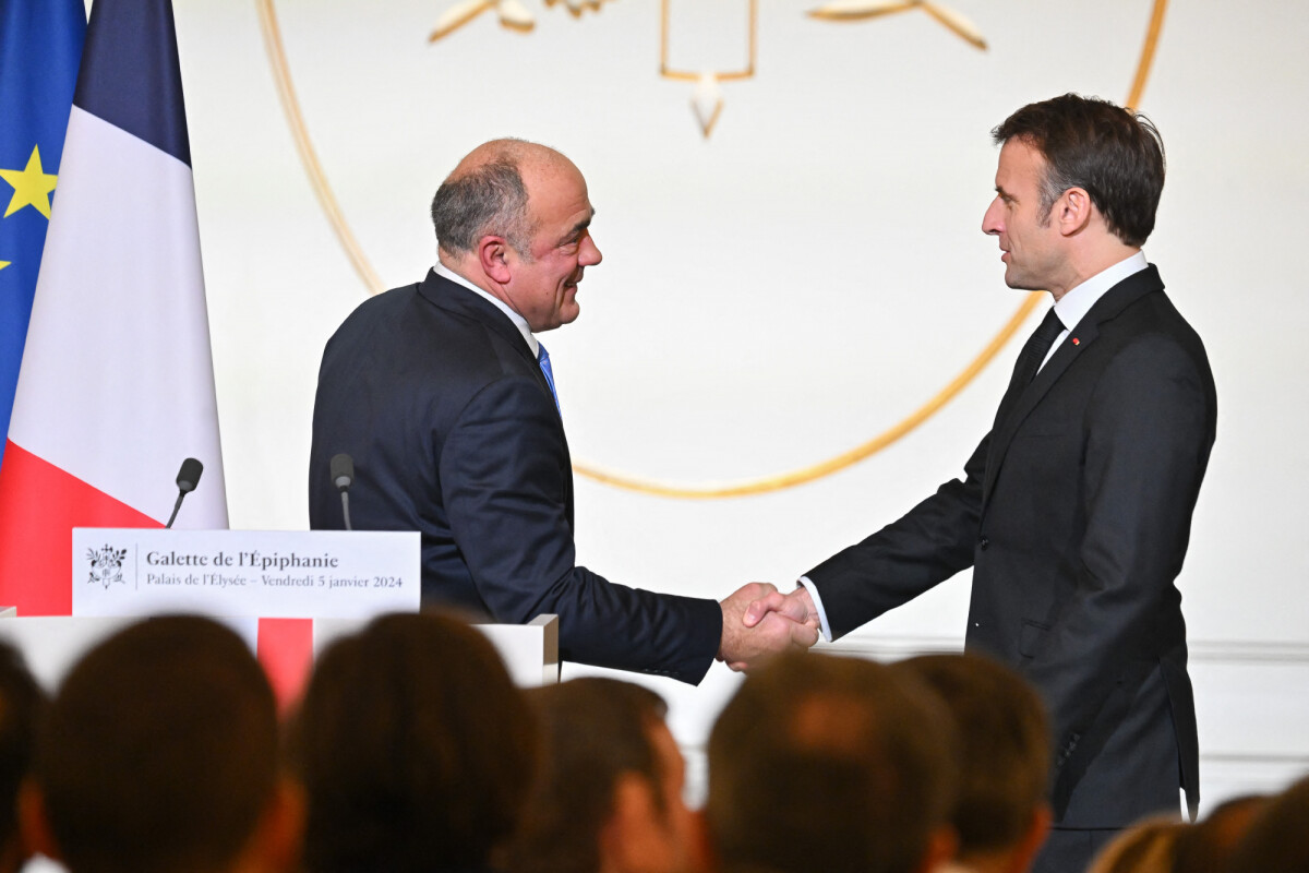 Photo : Dominique Anract et Emmanuel Macron lors de la traditionnelle ...