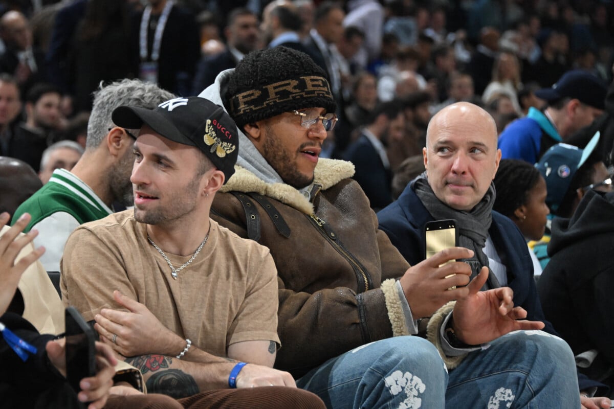 Photo : Squeezie et Ciryl Gane - Célébrités assistent au match de ...