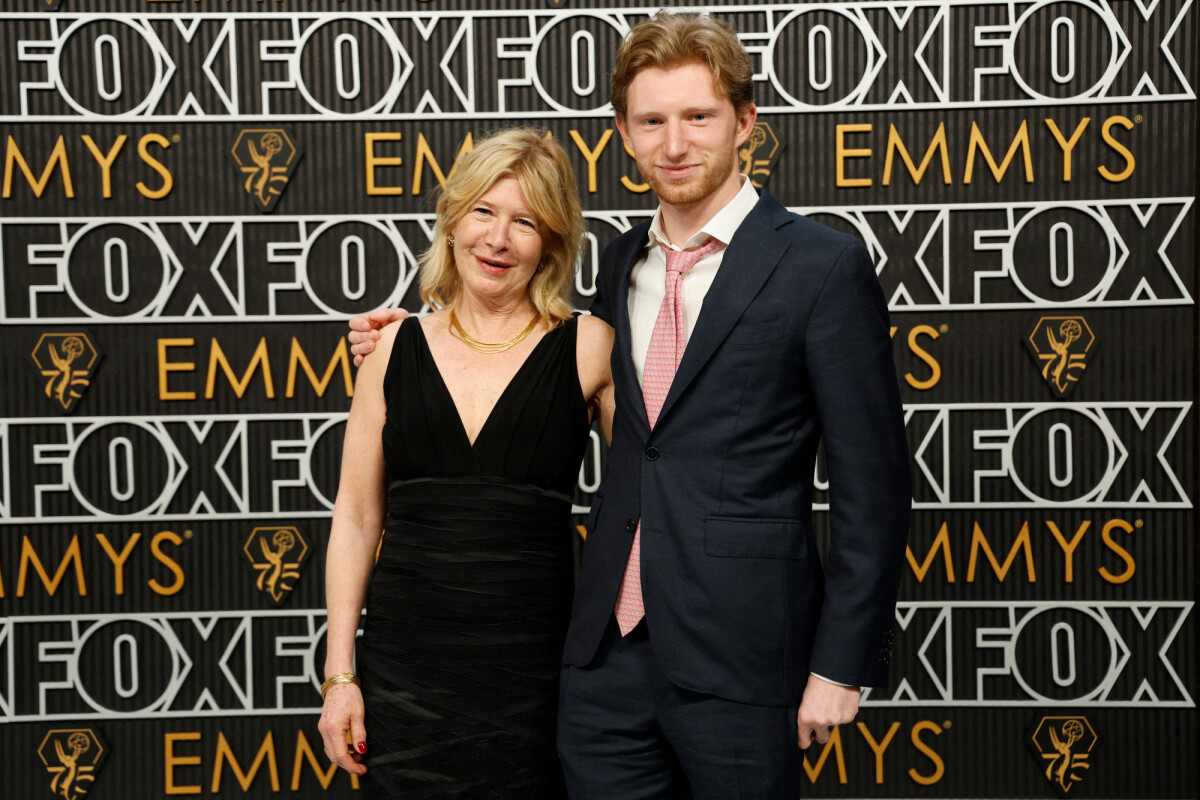 Photo : Diana Schmidt et Jake O'Brien - 75e cérémonie des Emmy Awards ...