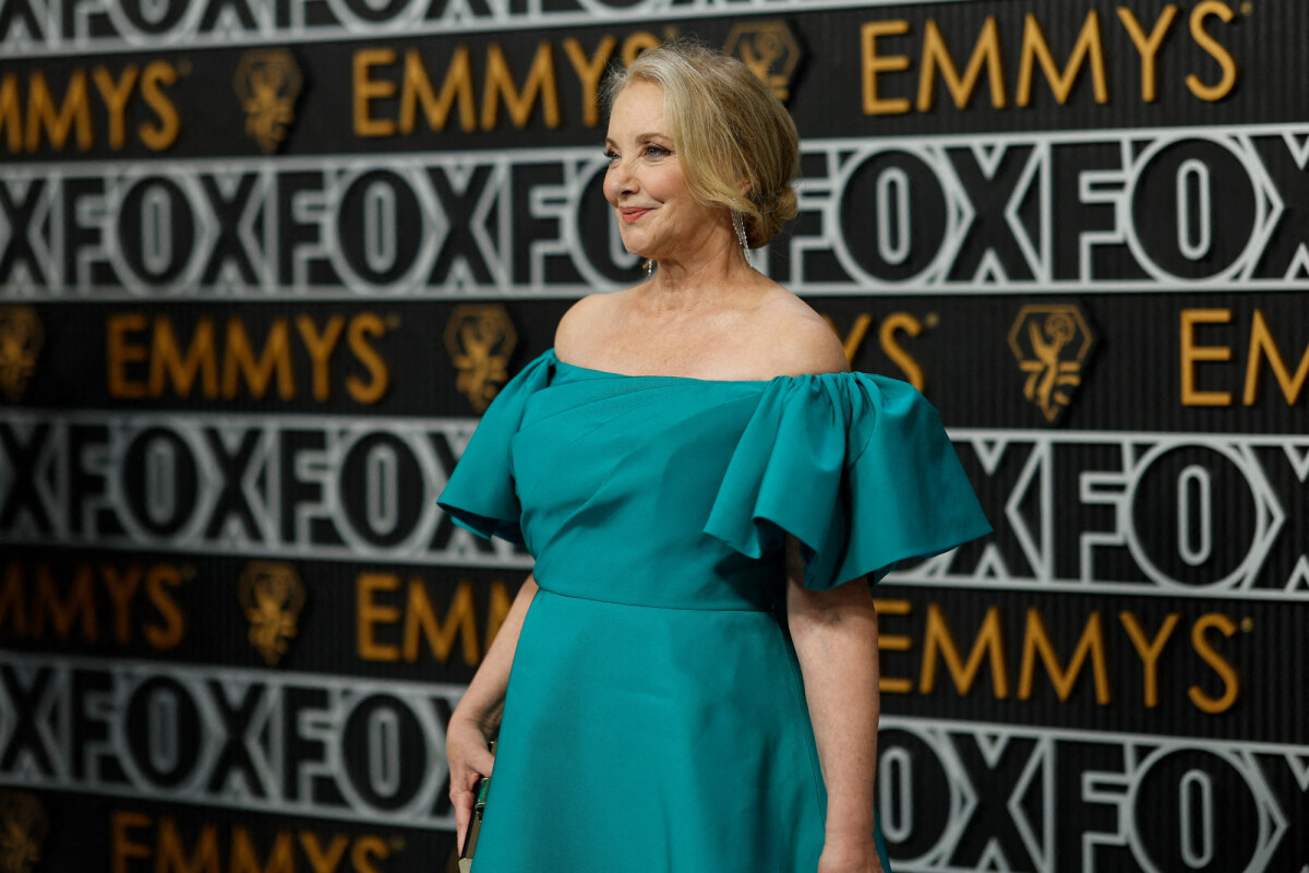 Photo : J. Smith Cameron - 75e cérémonie des Emmy Awards au Peacock ...