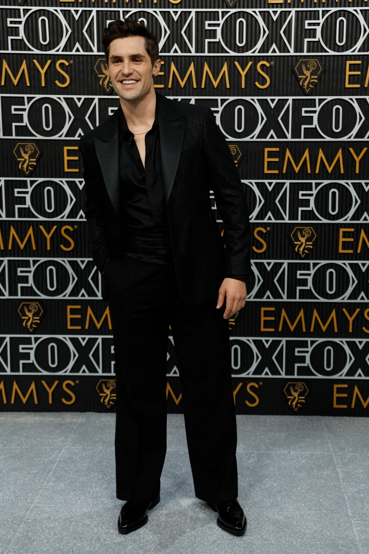 Photo : Phil Dunster - 75e cérémonie des Emmy Awards au Peacock Theater ...