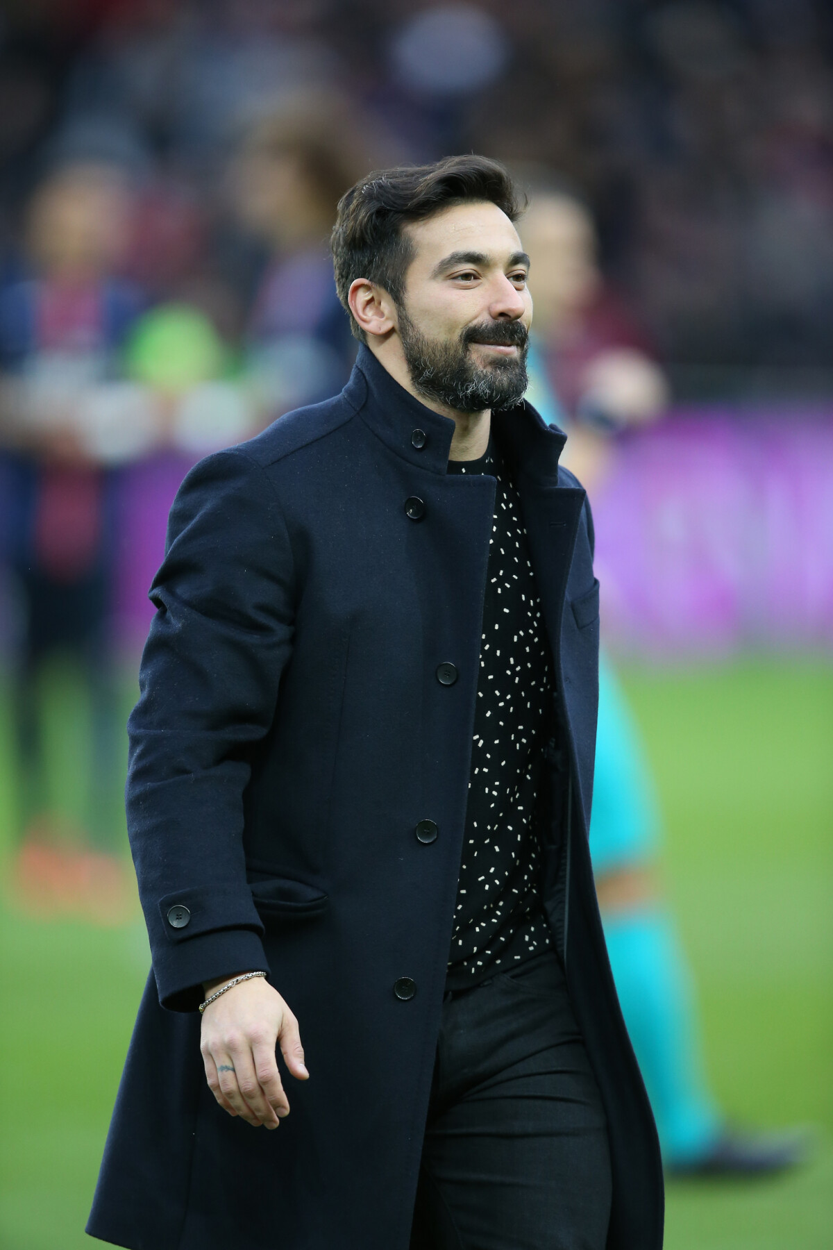 Photo : Ezequiel Lavezzi ovationné par les supporters du PSG pour son ...