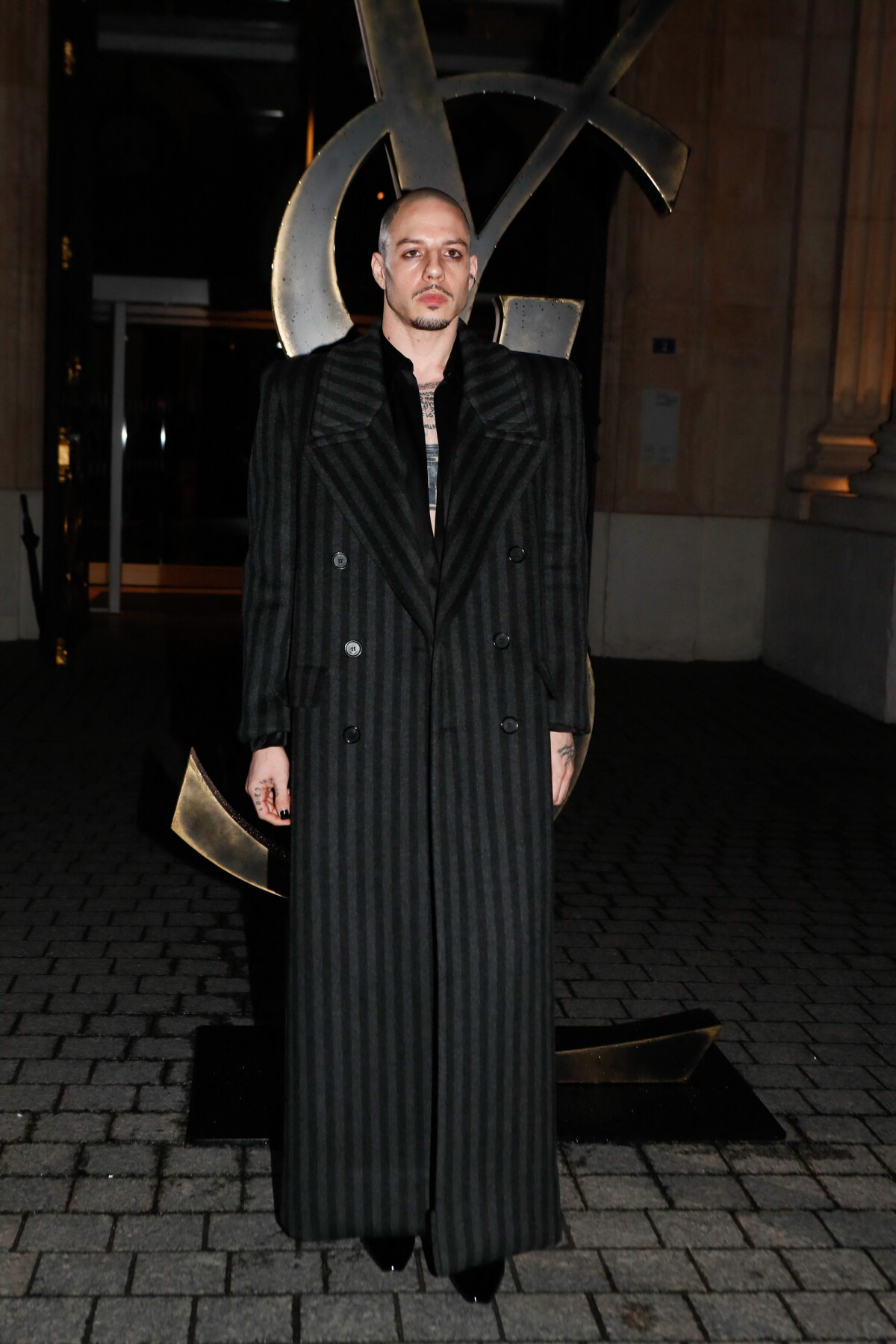 Photo : Mitch Modes - Photocall du défilé de la collection Homme Saint ...
