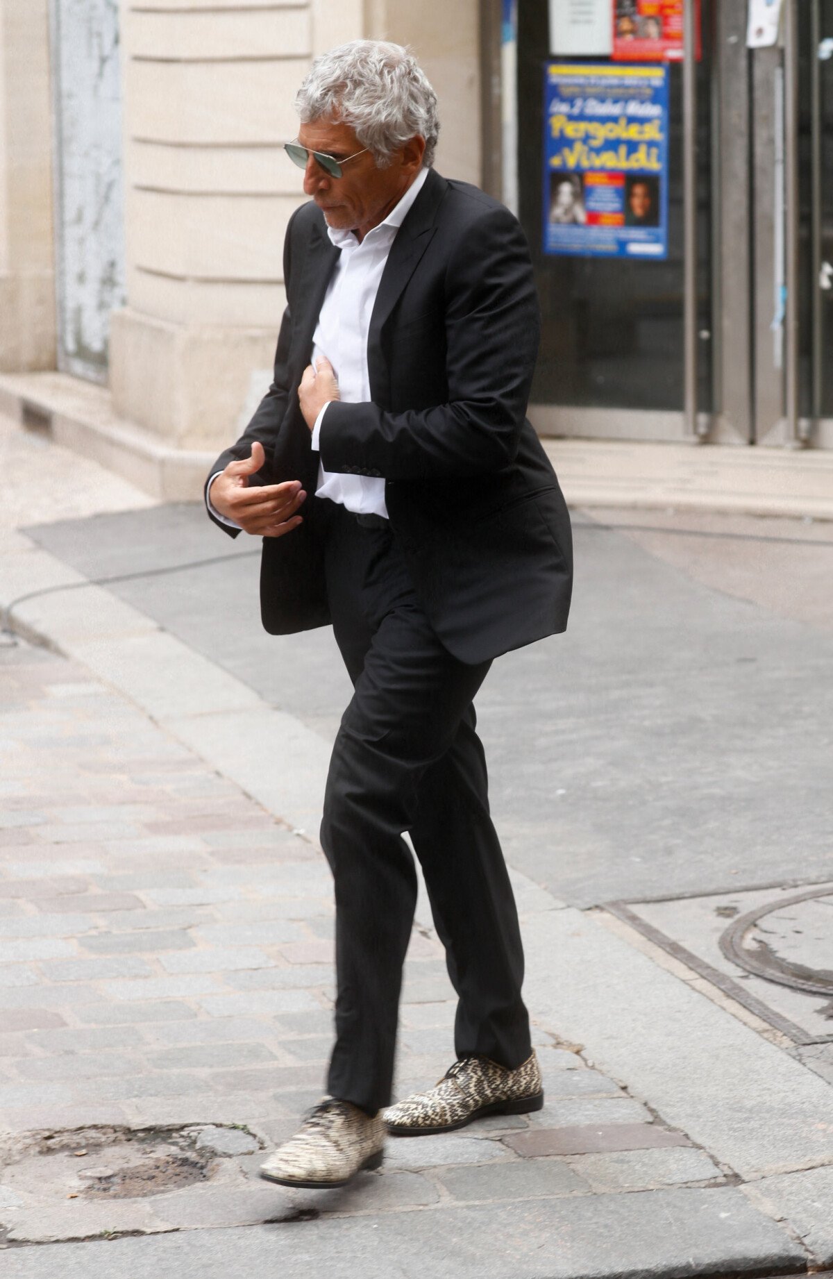 Photo : Nagui - Arrivées des célébrités aux obsèques de Jane Birkin en l'église Saint-Roch à ...