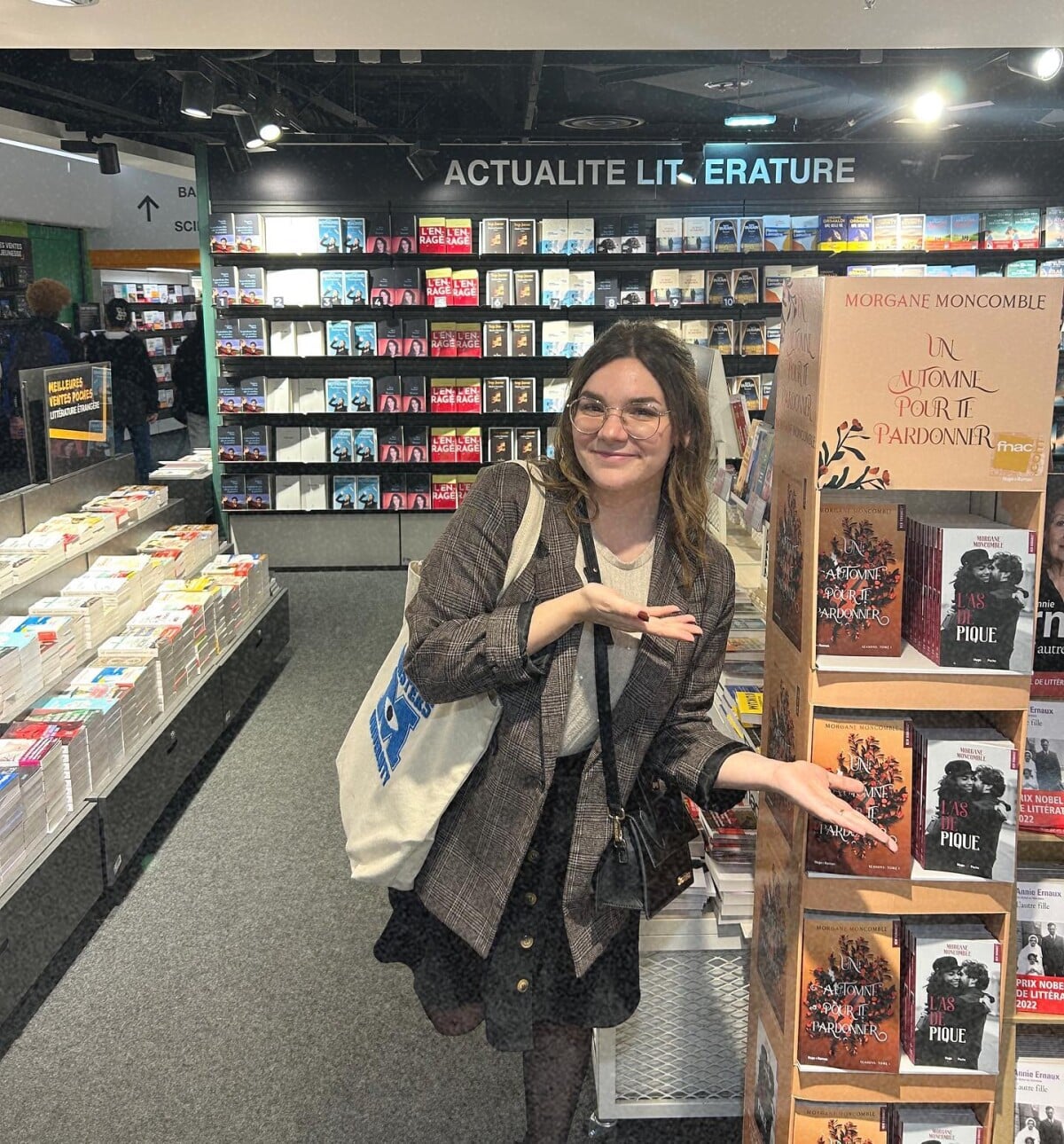 Photo : La jeune autrice de 28 ans a atteint la dixième place du ...