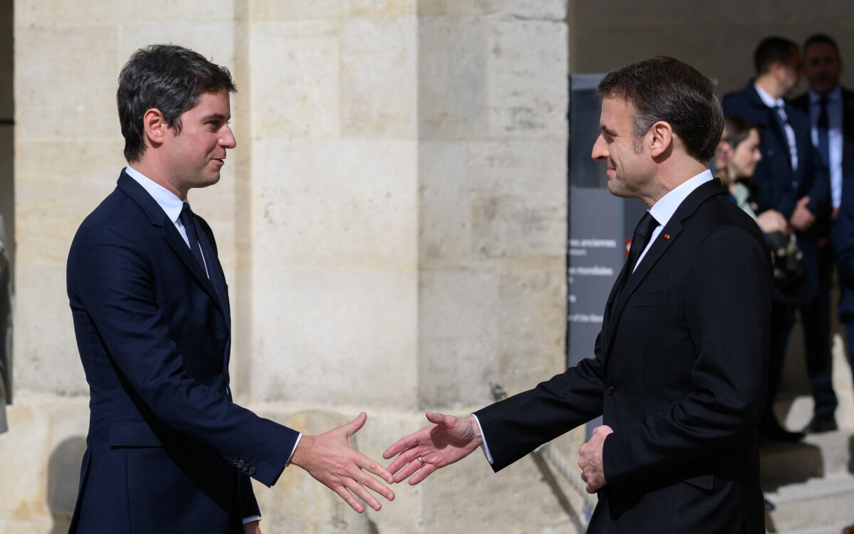 Photo : Gabriel Attal et Emmanuel Macron - Hommage national pour l ...