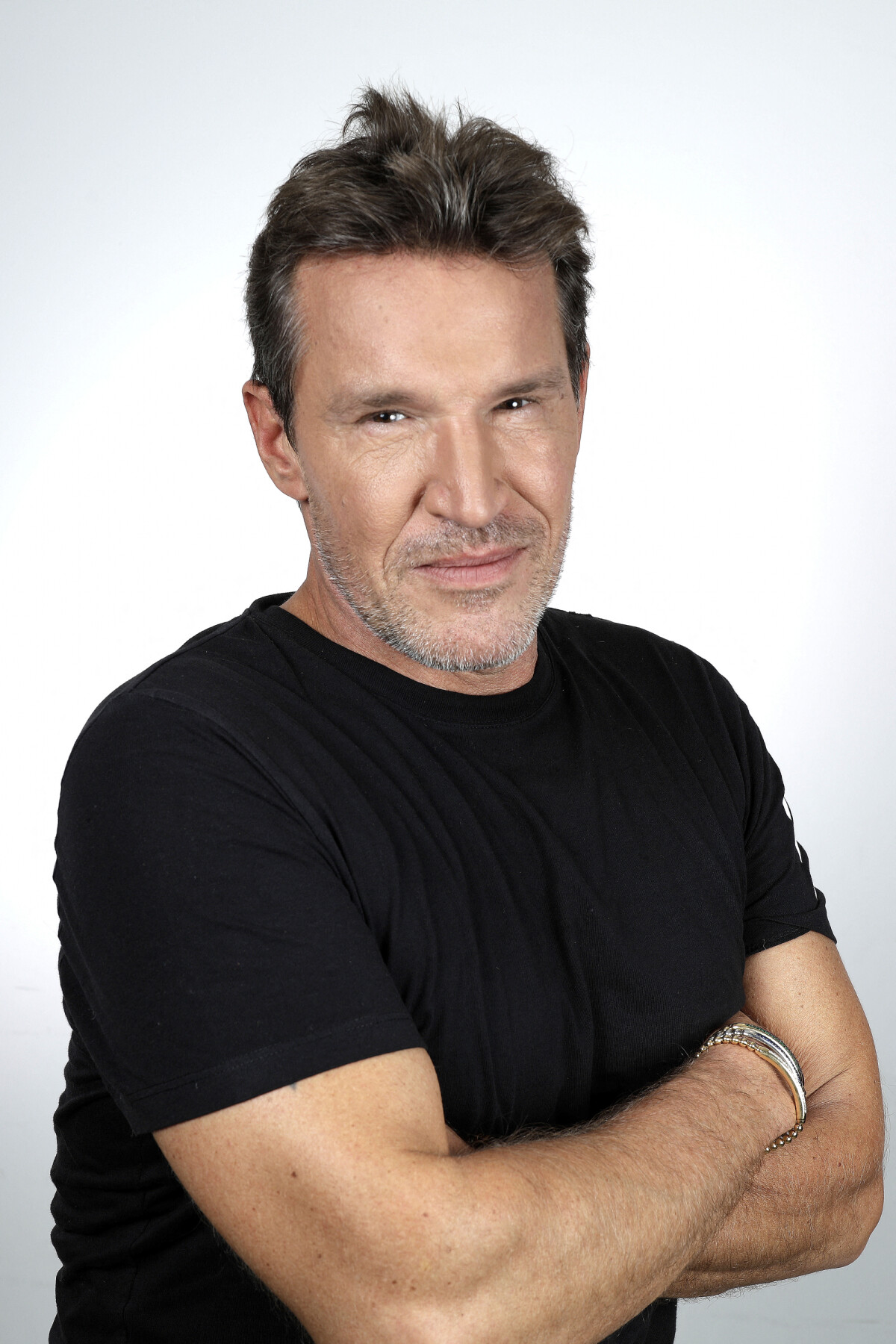 Photo : À tout juste 54 ans, Benjamin Castaldi continue d'afficher une ...