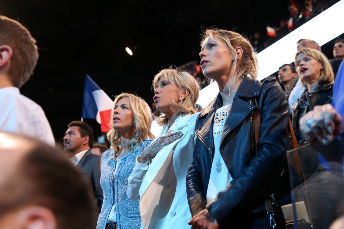 Photo : Brigitte Macron et ses filles Laurence Auzière Jourdan ...