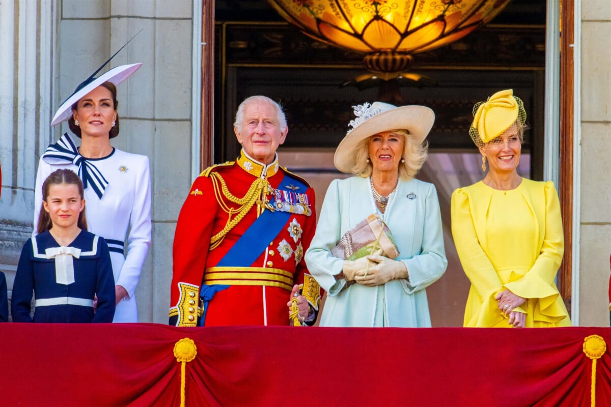 Photo : Les membres de la famille royale britannique au balcon du ...