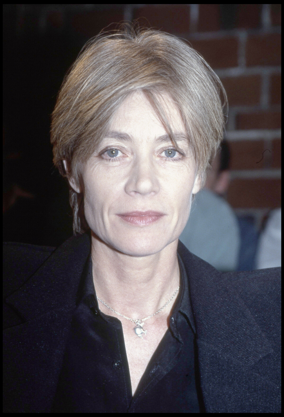Photo : Françoise Hardy sur le plateau d'une émission télévisée en 1993 ...