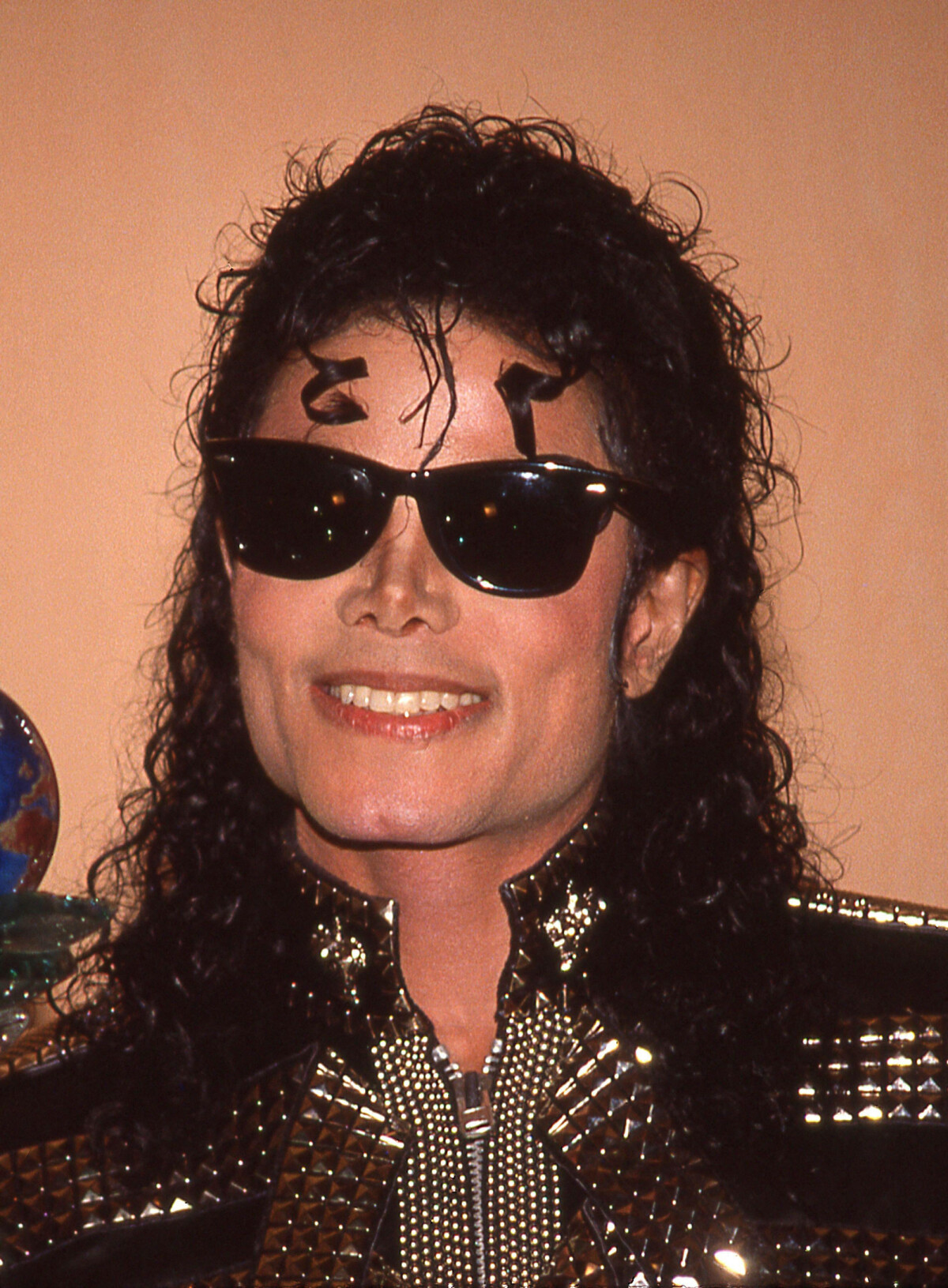 Photo : Michael Jackson reçoit un prix en reconnaissance de son travail ...