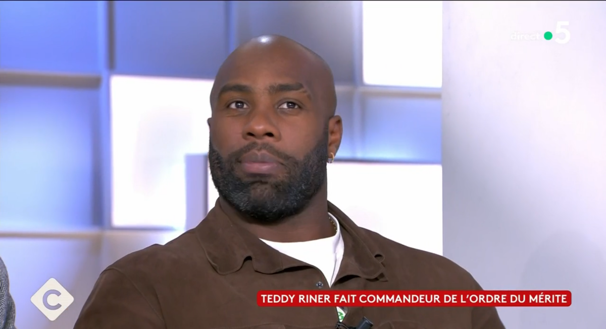 Vidéo : Teddy Riner décoré et rhabillé par Emmanuel Macron, il raconte ...