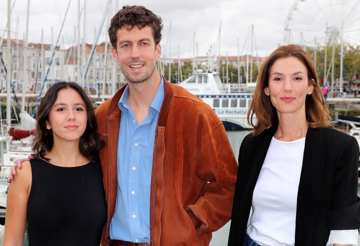 Photo : Anaide Rozam, Mael Besnard et Doria Tillier - Photocall du film "Iris", en compétition ...