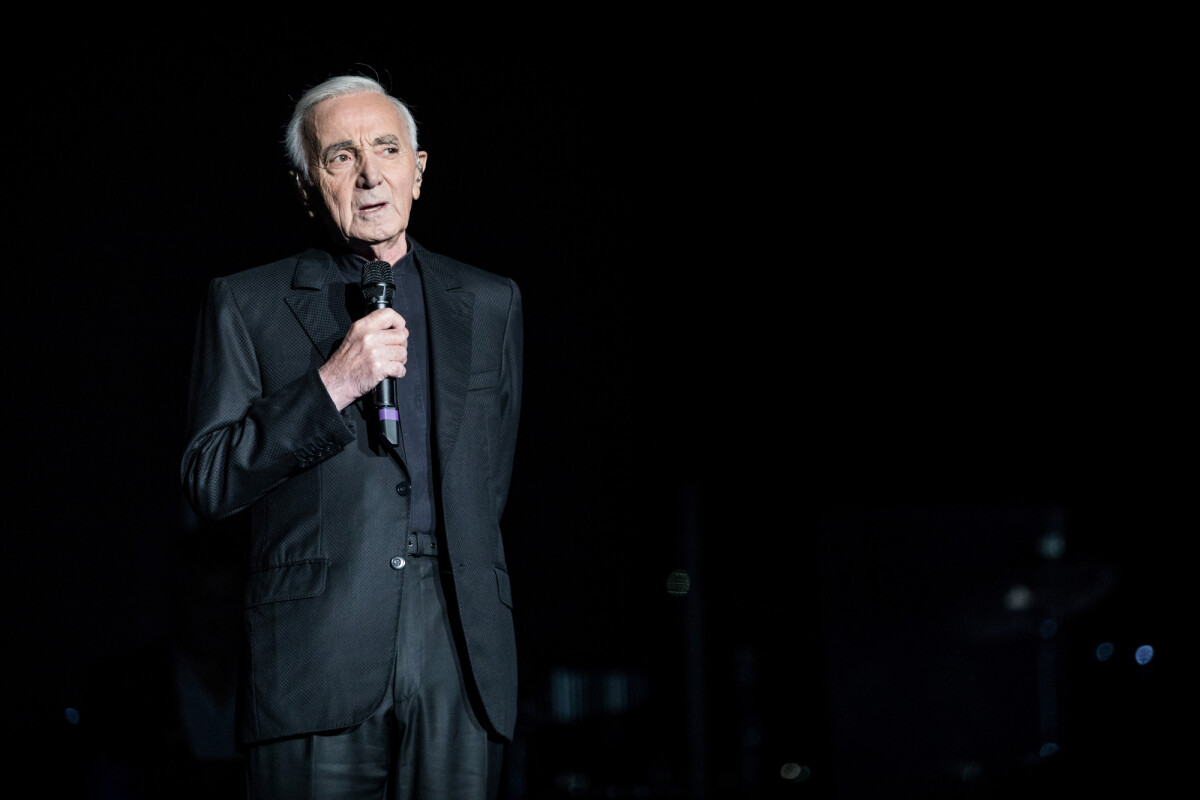 Photo : Exclusif - Charles Aznavour en concert à l'Accorhotels Arena ...