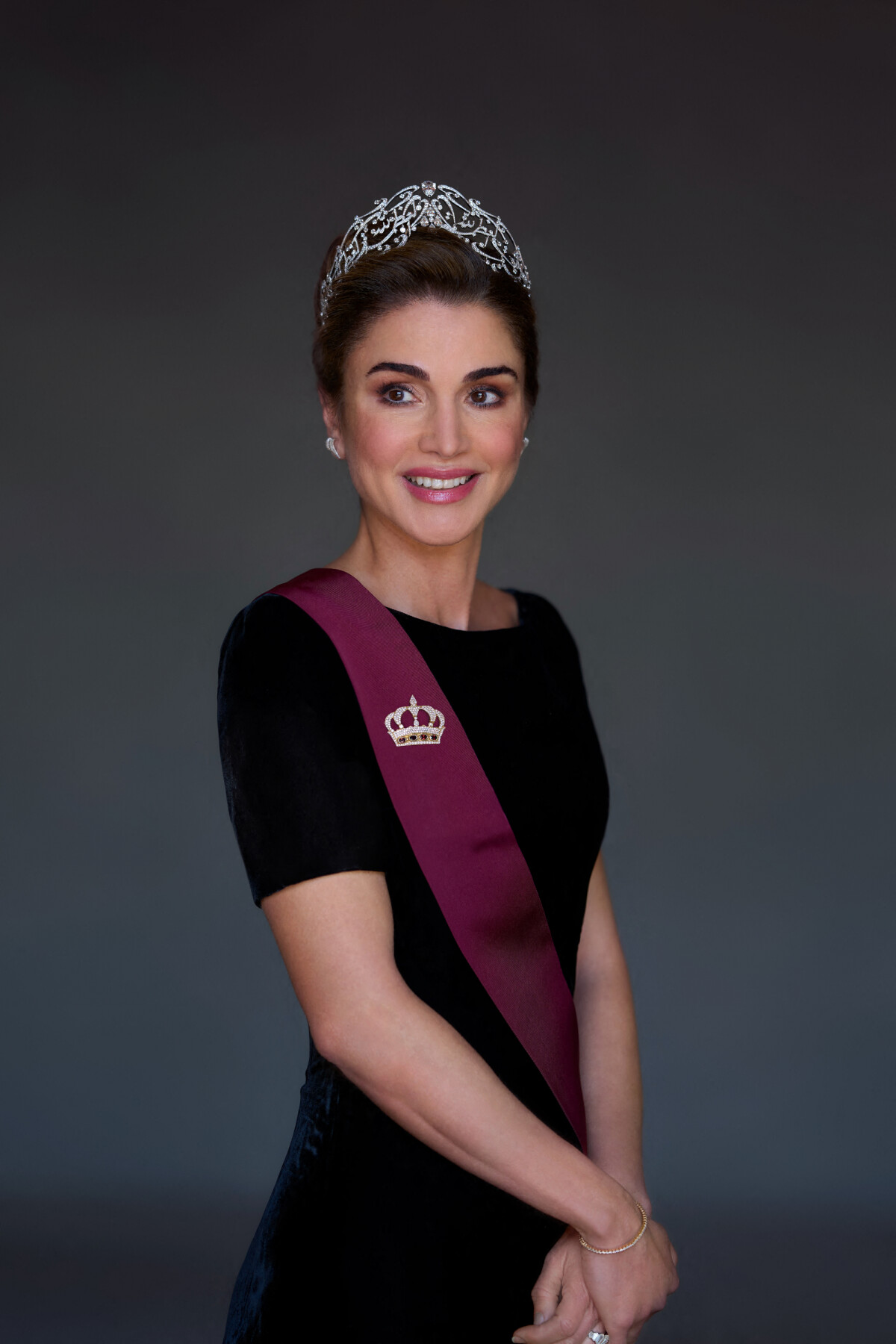Photo : Portrait officiel de la reine Rania, réalisé à l'occasion du ...