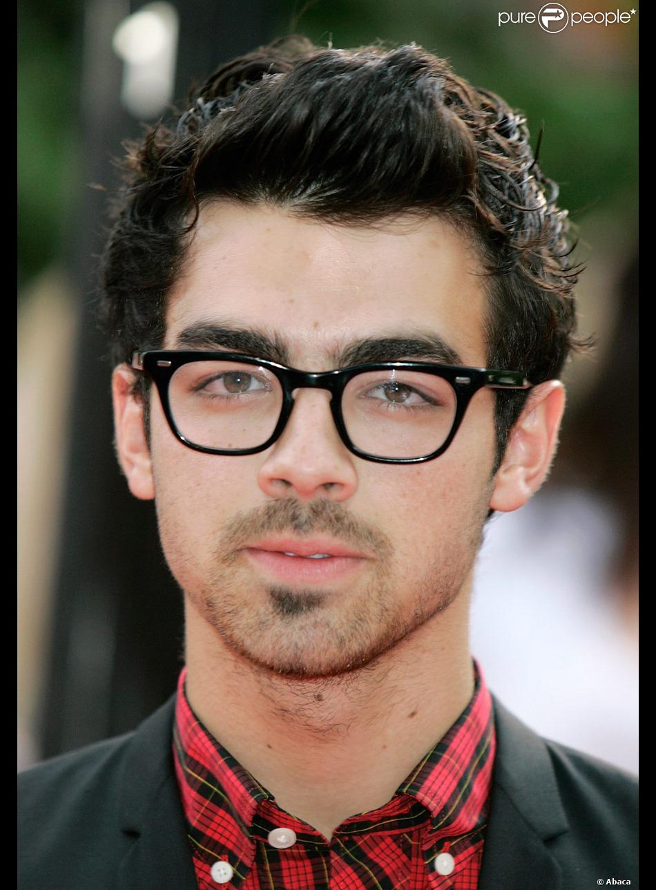 Joe Jonas lors de l'avant-première de Twilight III : Hésitation à ...