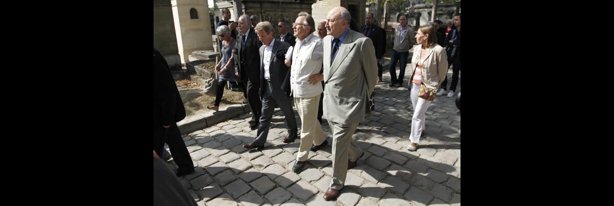 Photo : Bernard Kouchner et Georges Kiejman, lors des obsèques d'Alain ...