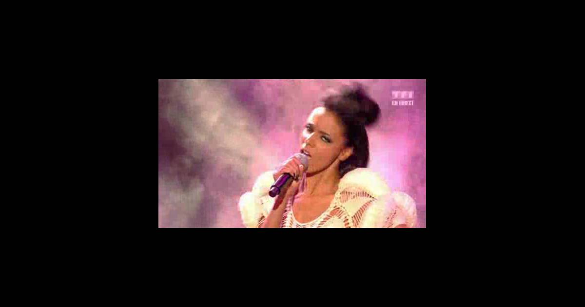 Shy'm interprète Je sais sur la scène des NRJ Music Awards 2011 ...
