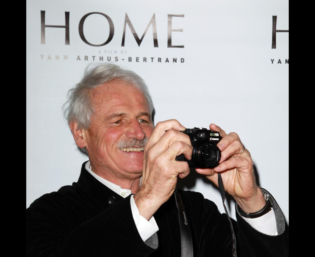 Photo : Yann Arthus-Bertrand lors de la première new-yorkaise de Home ...