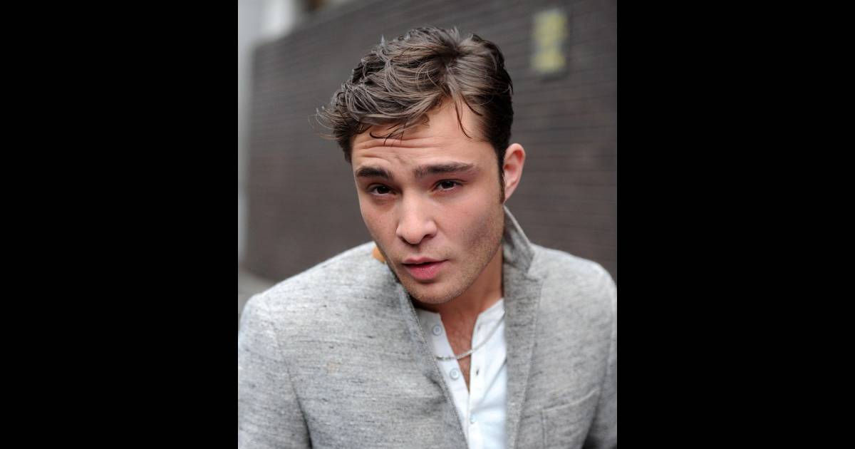 Ed Westwick à la sortie d'un studio de Londres le 7 février 2011 ...