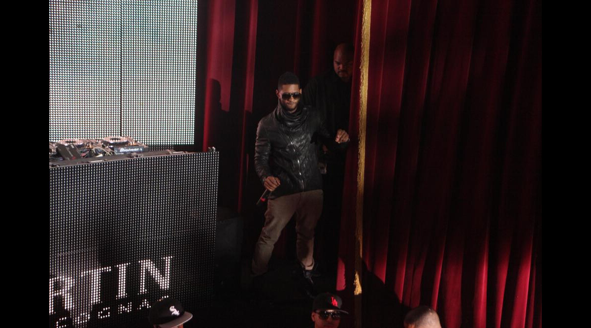 Photo : Usher au VIP ROOM THEATER de Jean-Roch, le 15 février 2011 ...