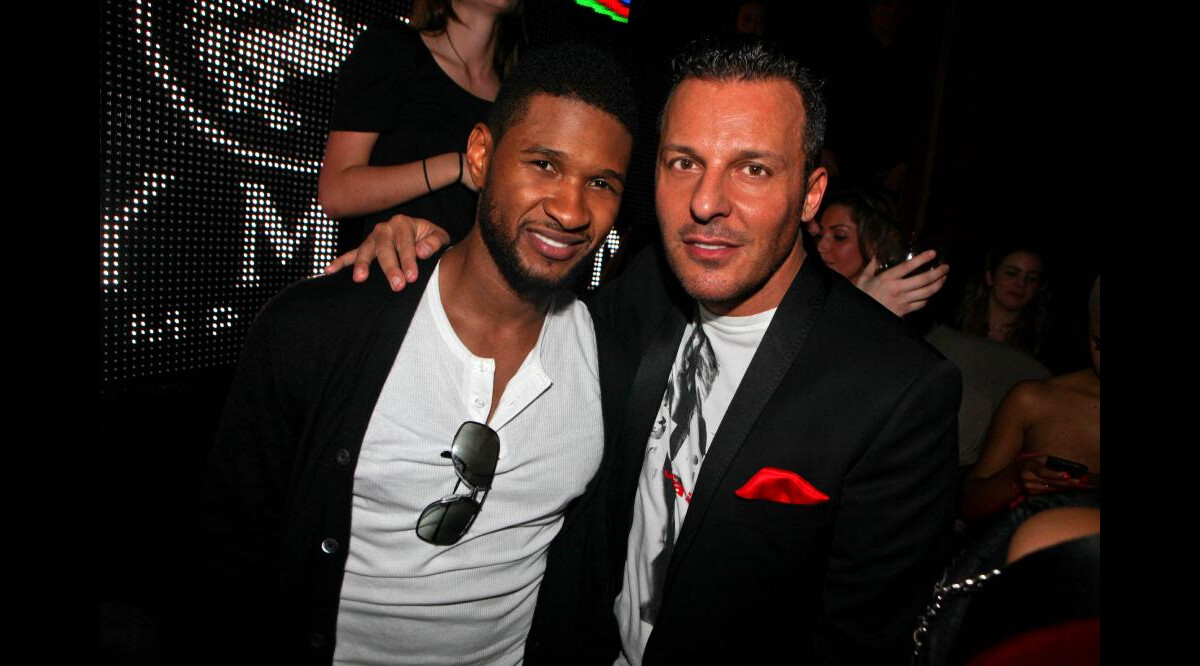 Photo : Usher et Jean-Roch au VIP ROOM THEATER, le 15 février 2011 ...