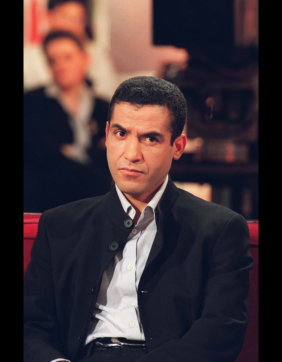 Photo : Cheb Mami sur le plateau de Vivement Dimanche, janvier 2000 ...