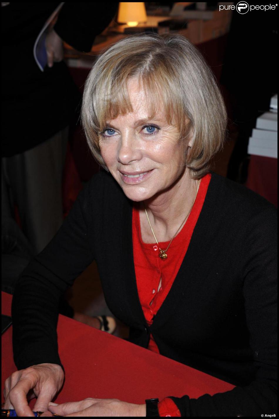 Elisabeth Guigou au Salon du Livre, à Paris, le week-end du 19 et 20 ...