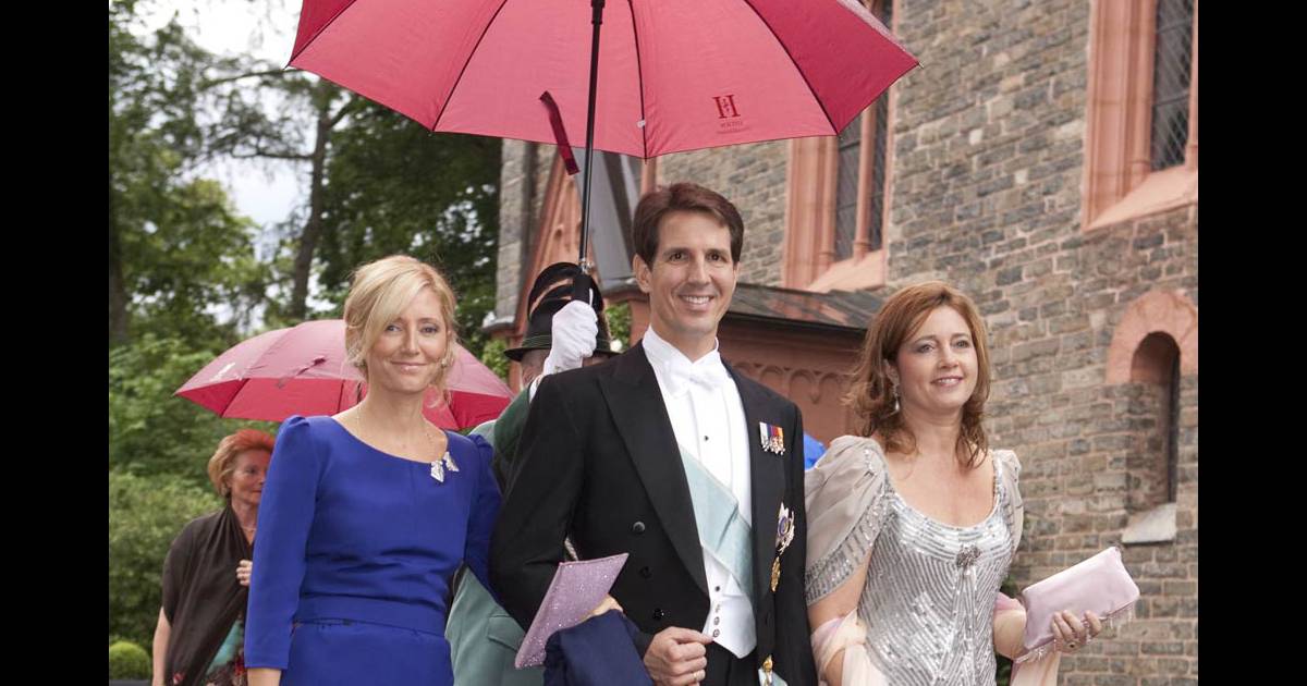 Le diadoque Pavlos de Grèce, entre sa femme la princesse Marie-Chantal ...