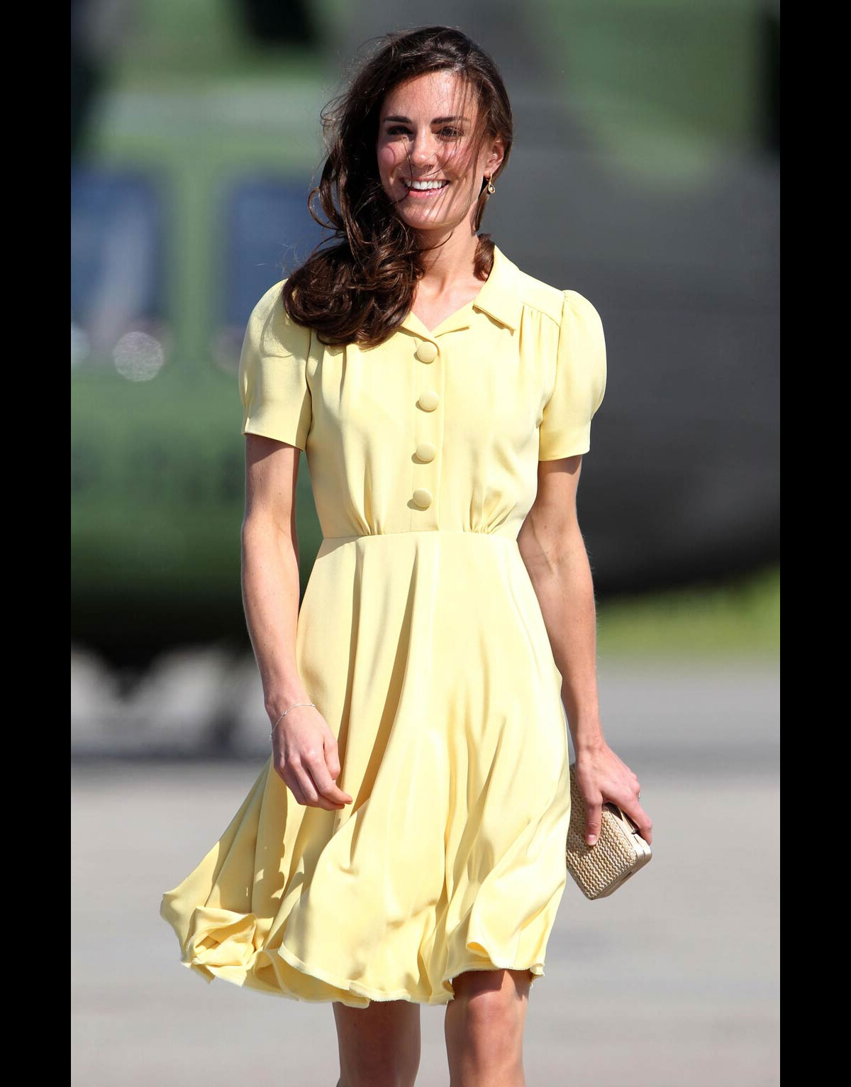Photo : Une petite robe mimosa signée Jenny Packham pour l'arrivée de ...