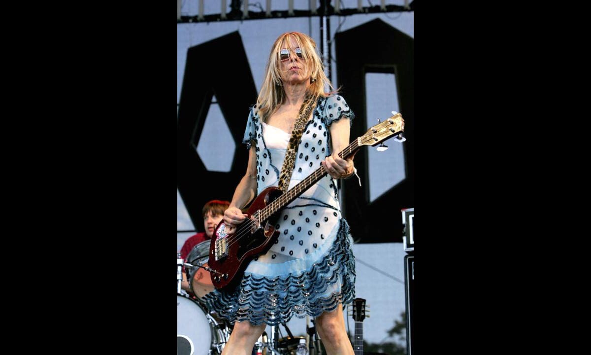 Photo : Kim Gordon de Sonic Youth en concert à la Nouvelle Orléans en ...