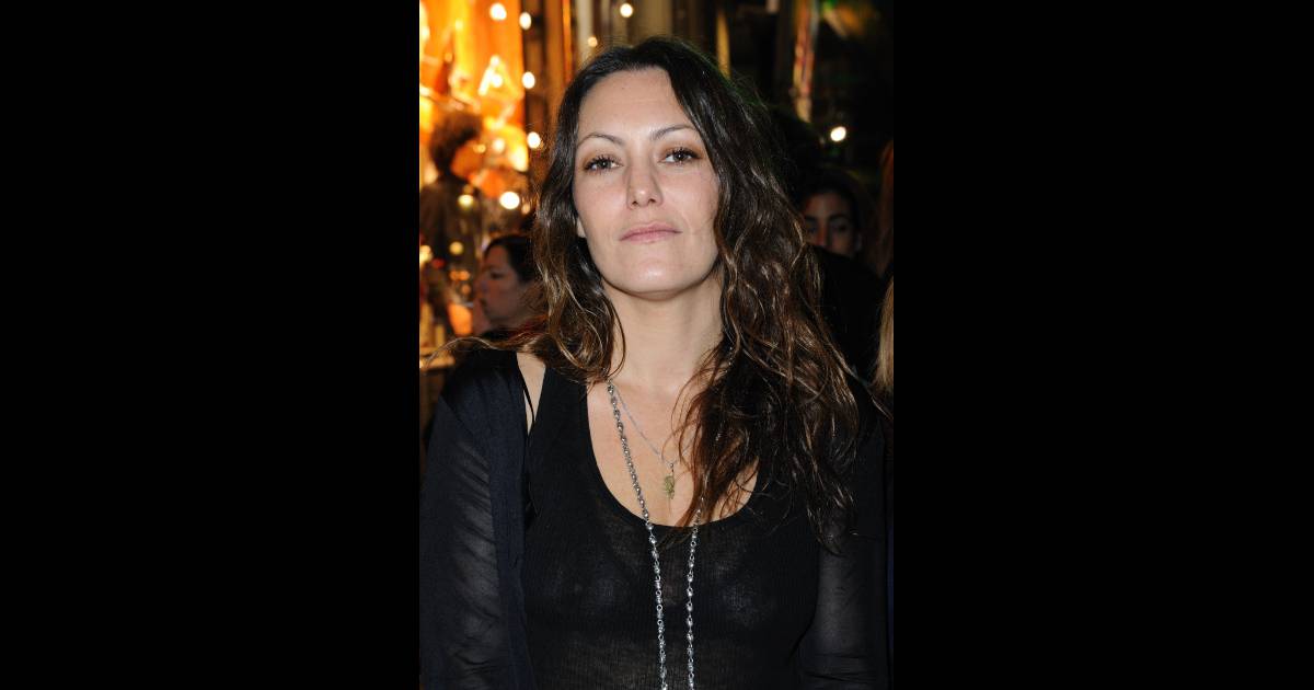 Karole Rocher en décembre 2011 à Paris - Purepeople