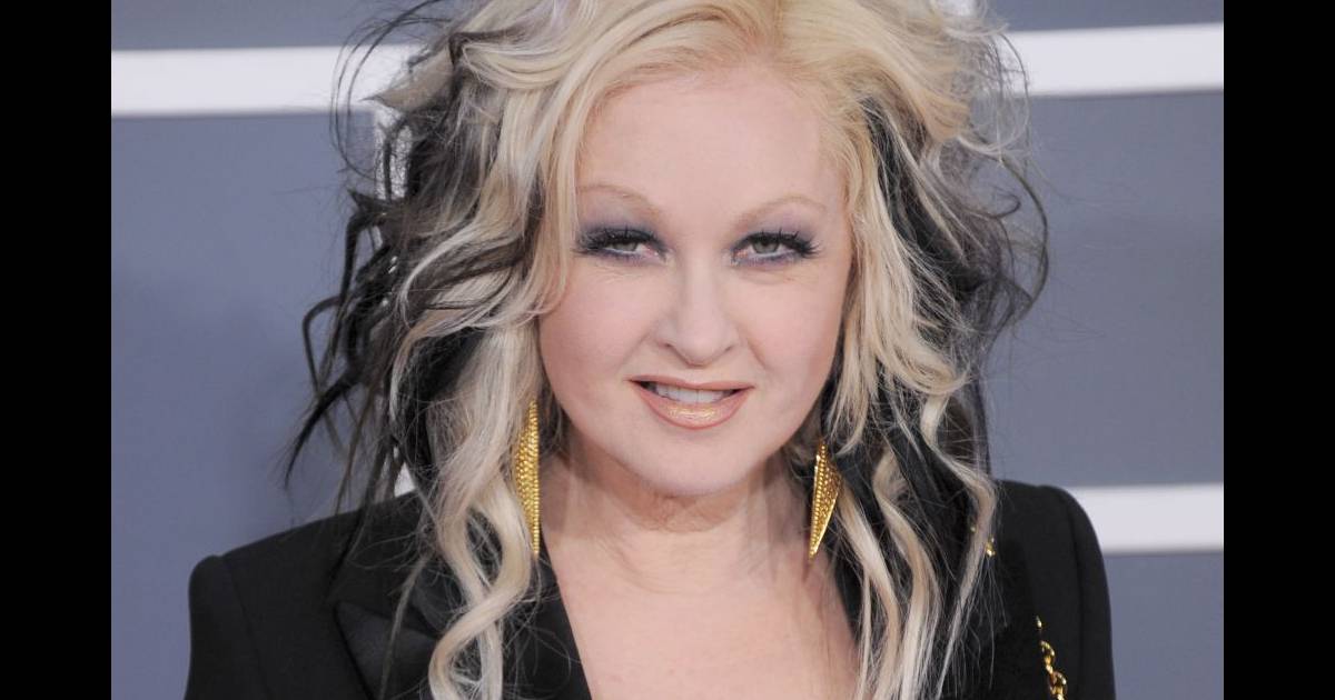 Cyndi Lauper aux Grammy Awards à Los Angeles le 12 février 2012 ...