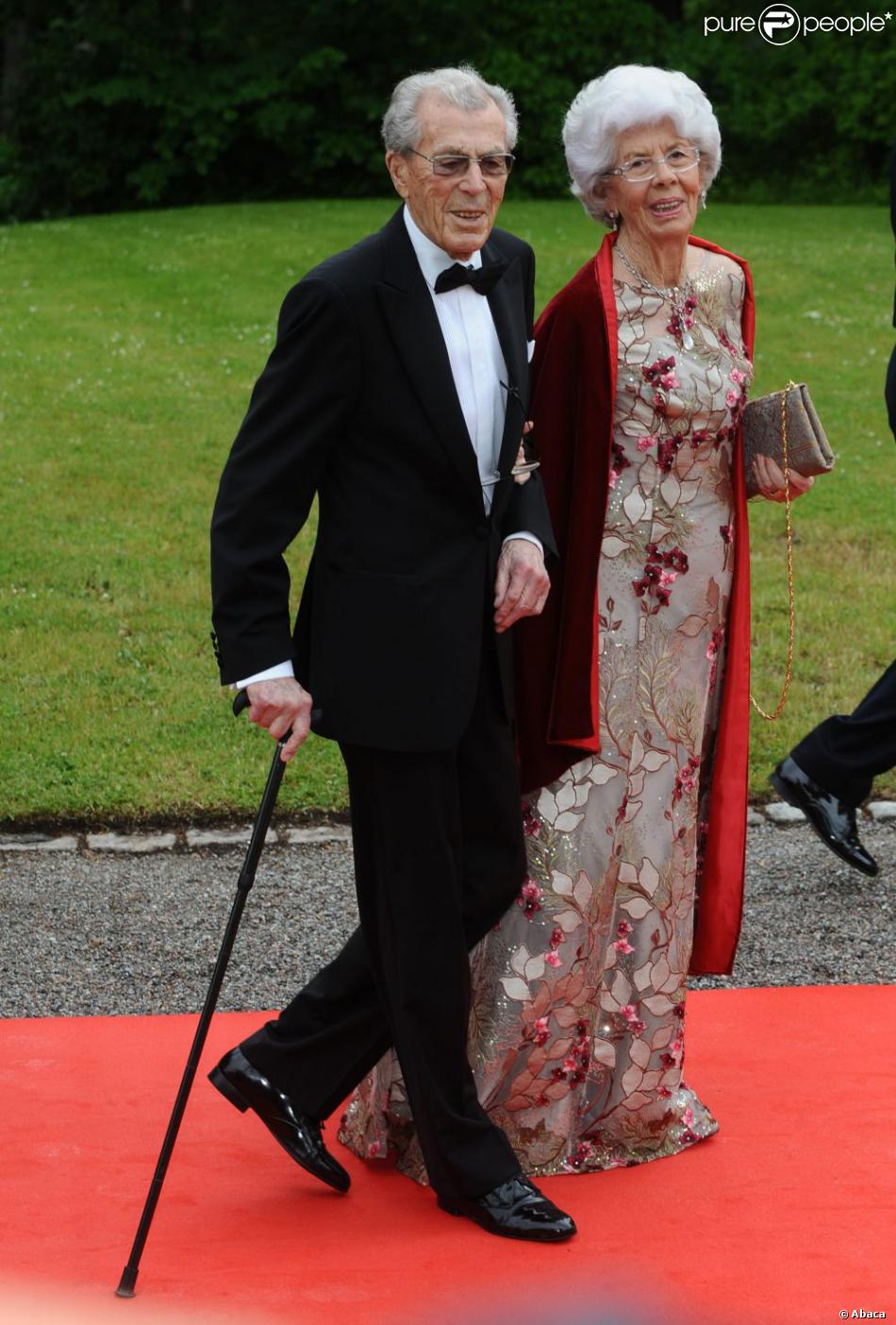 Le comte Carl Johan Bernadotte de Wisborg et sa femme Gunnila le 18 ...