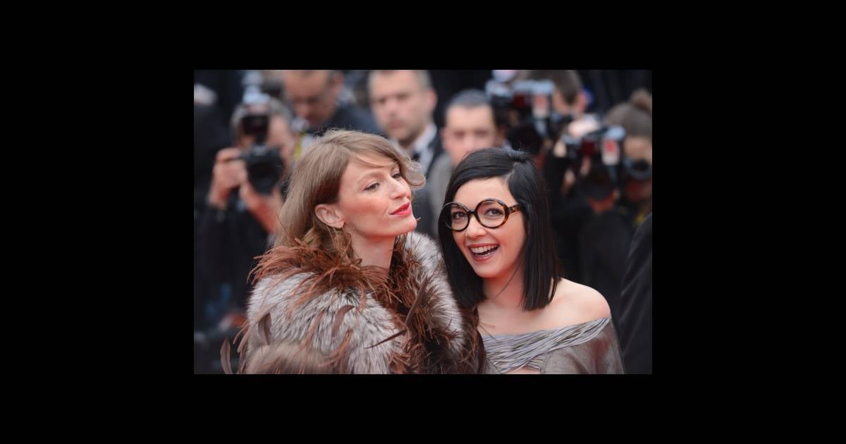 Le duo Brigitte lors de la montée des marches le 21 mai 2012 dans le ...