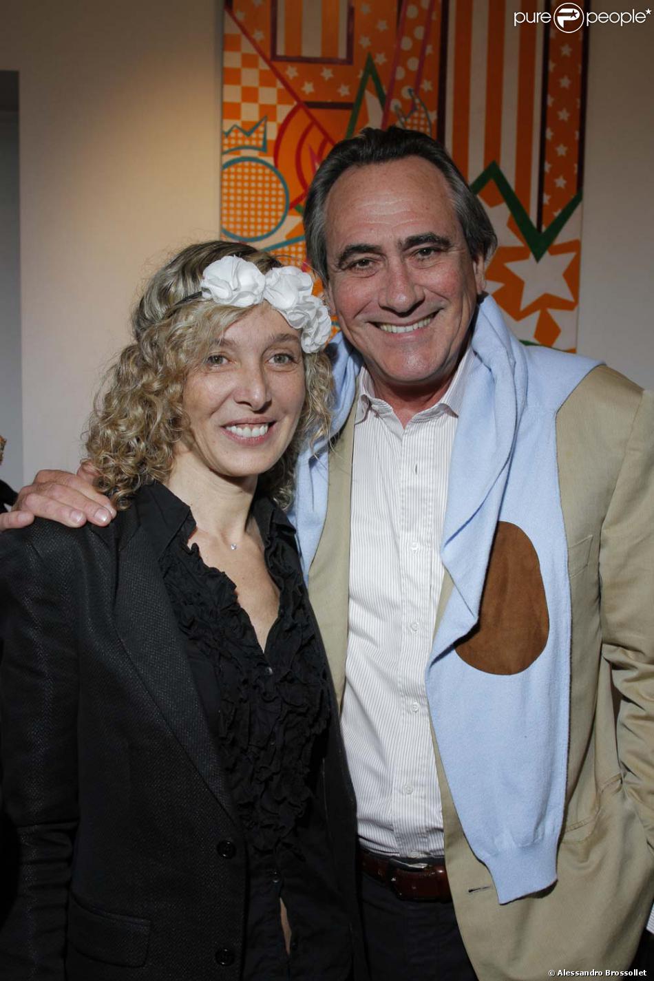 Philippe Lavil et l'artiste Valeria Attinelli au vernissage de l ... Philippe Lavil et l'artiste Valeria Attinelli au vernissage de l ...