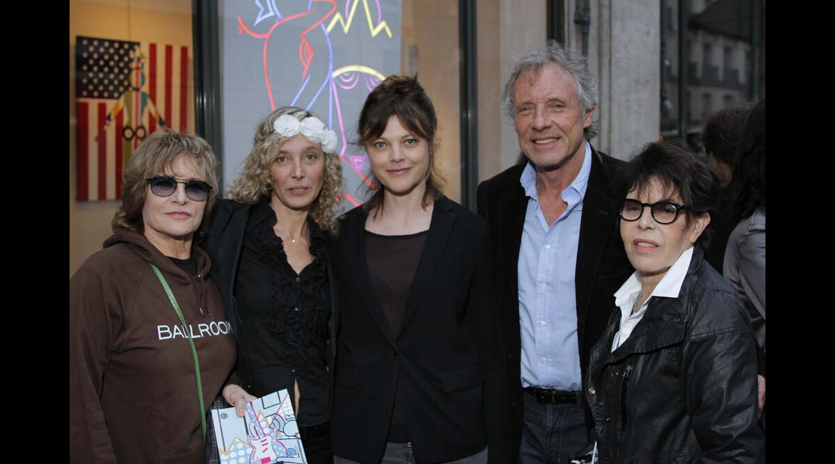 Photo : Nathalie Delon, Alexandra Kazan, Dani et l'artiste Valeria ...
