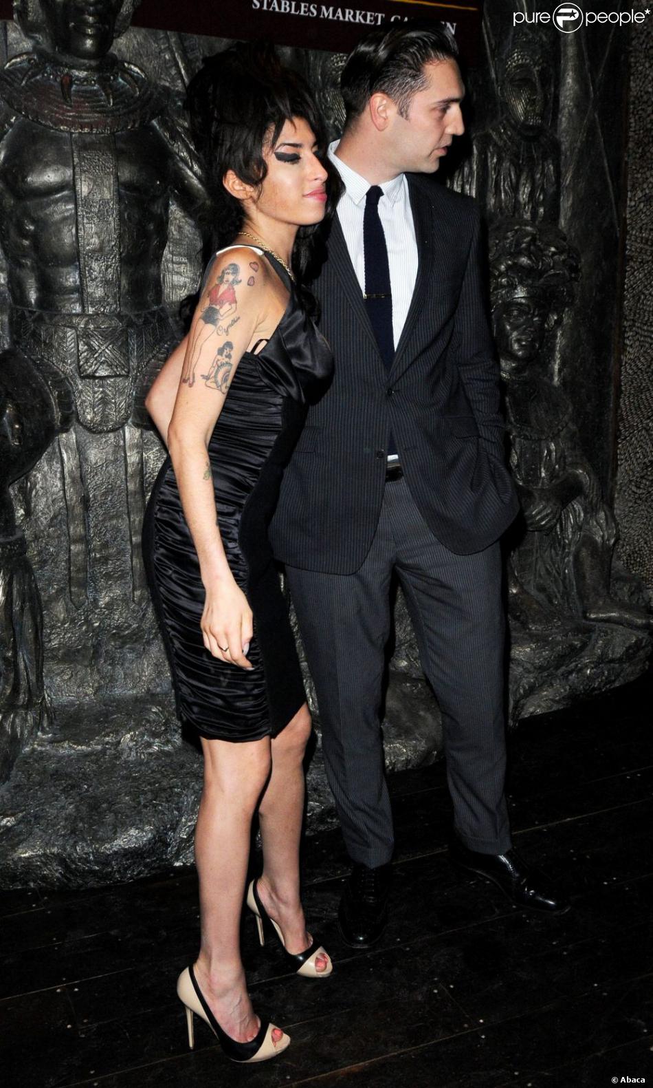 Amy Winehouse et Reg Traviss, à Londres, août 2010. - Purepeople