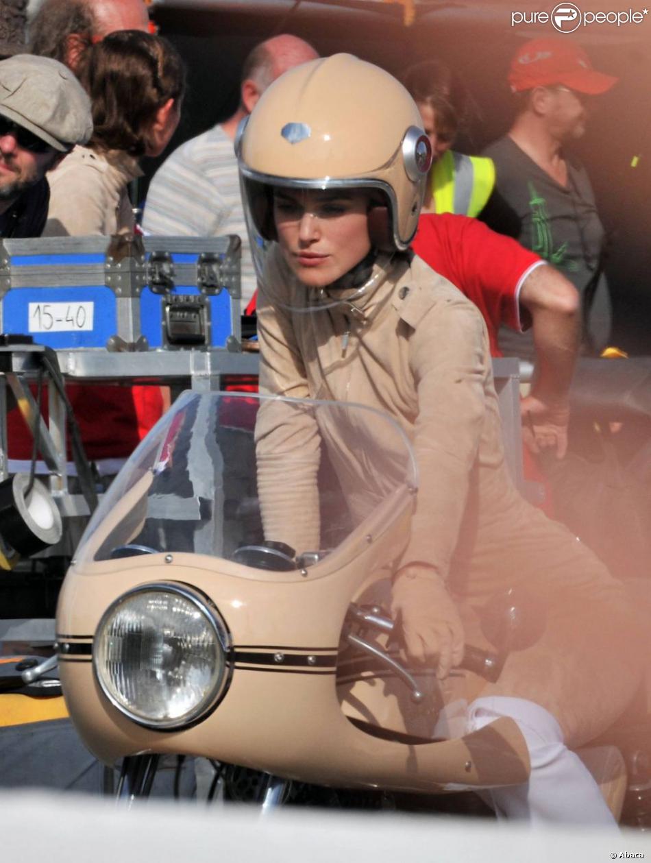 Keira Knightley chevauche une Ducati sur le tournage du spot Coco Mademoiselle de Chanel ...